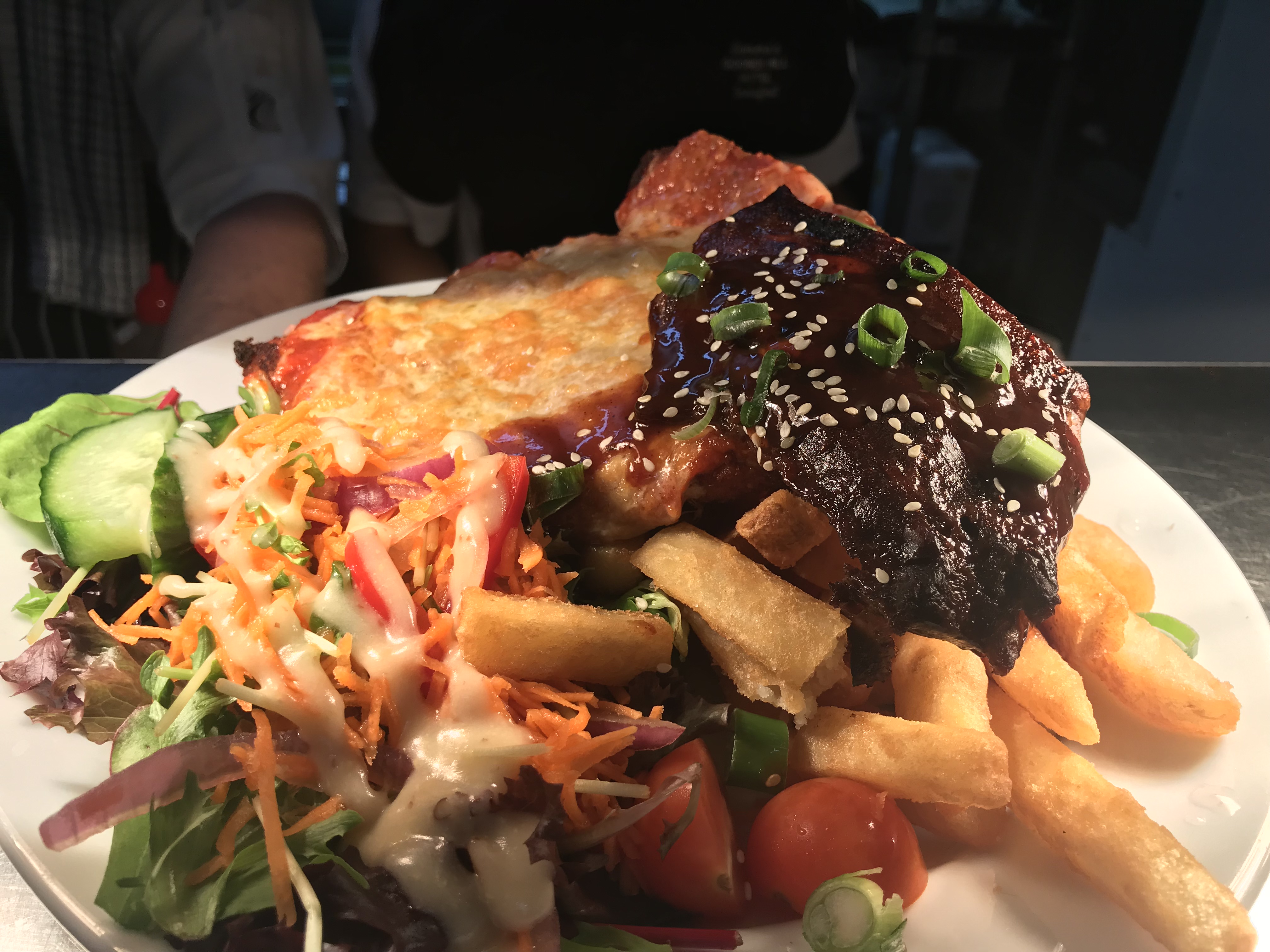 SIMMO’S GREAT AUSSIE TUCKER – Simmo's Goondi Hill Hotel